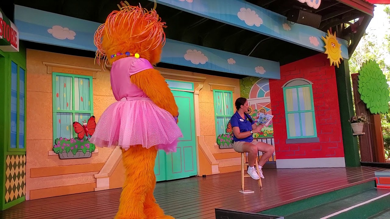 Zoe leads Story time at Sesame Street Safari of fun!!! 😀 - YouTube
