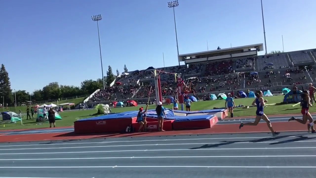 Skyy Vang pole vault - YouTube