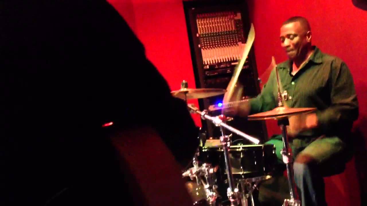 Ricky Lawson drum solo - YouTube