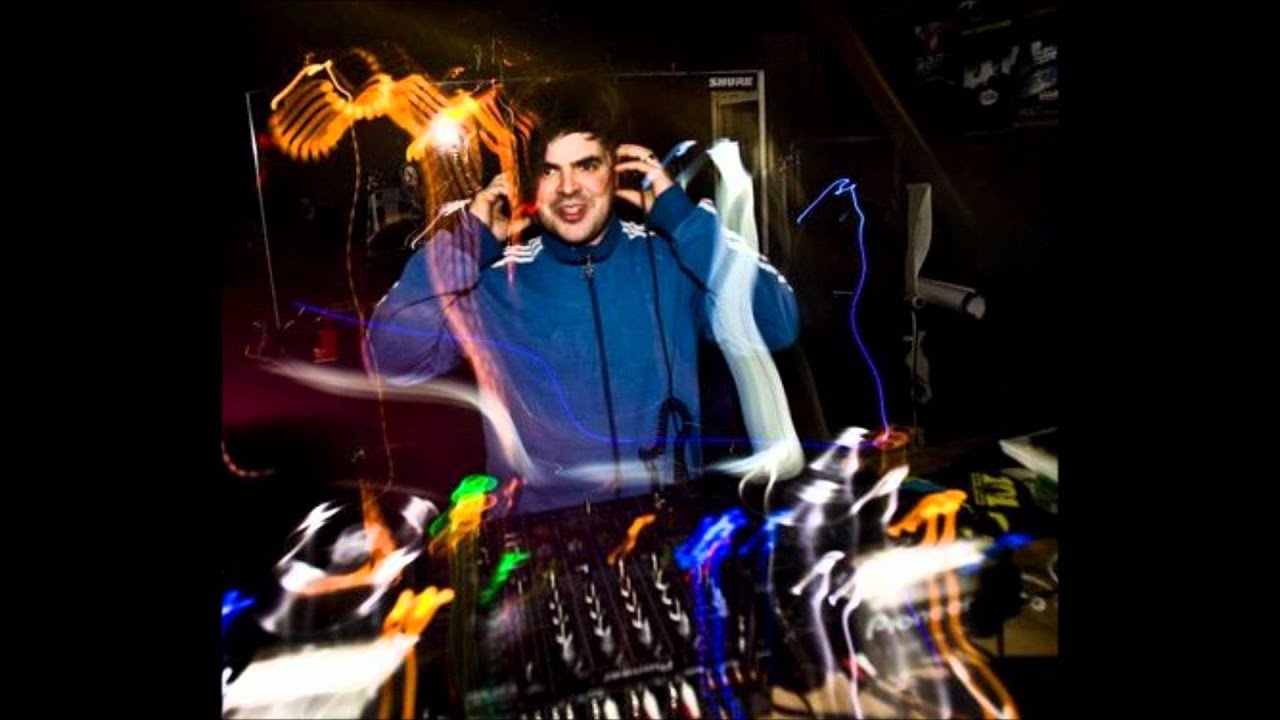 DJ Jon in the mix from the Vault Aviemore - YouTube