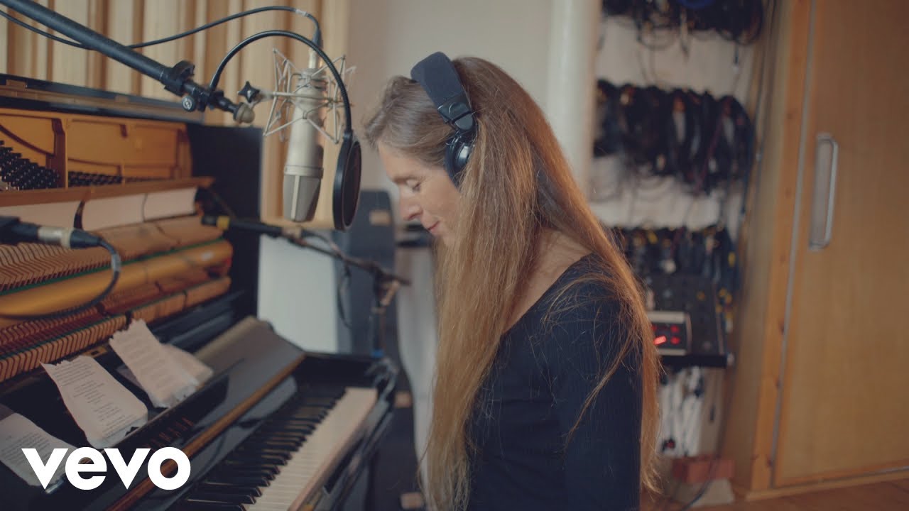 Lara and The Birds - Twenty One (Official Music Video) ft. Liz Dever ...