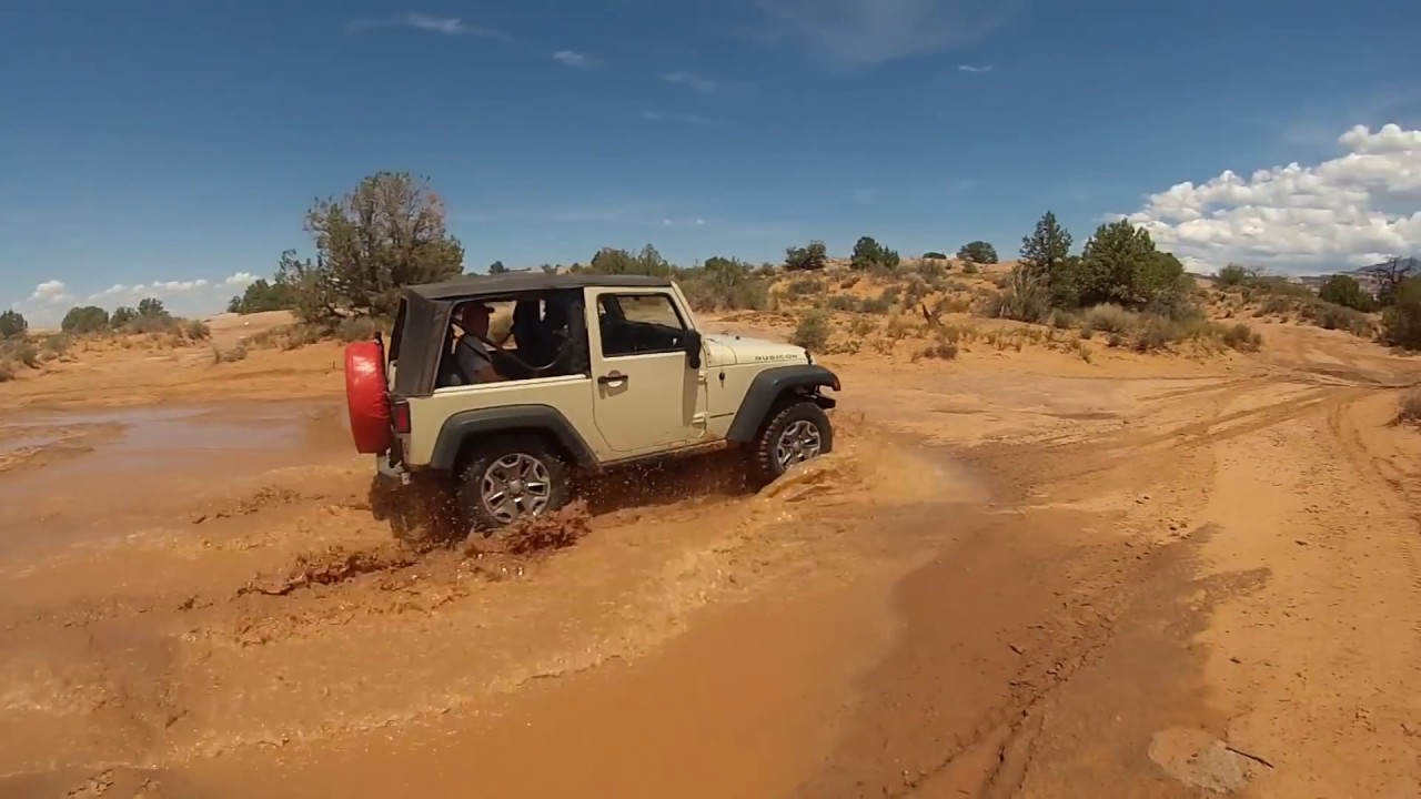 Jeep in MOAB - Hell's Revenge Trail - YouTube