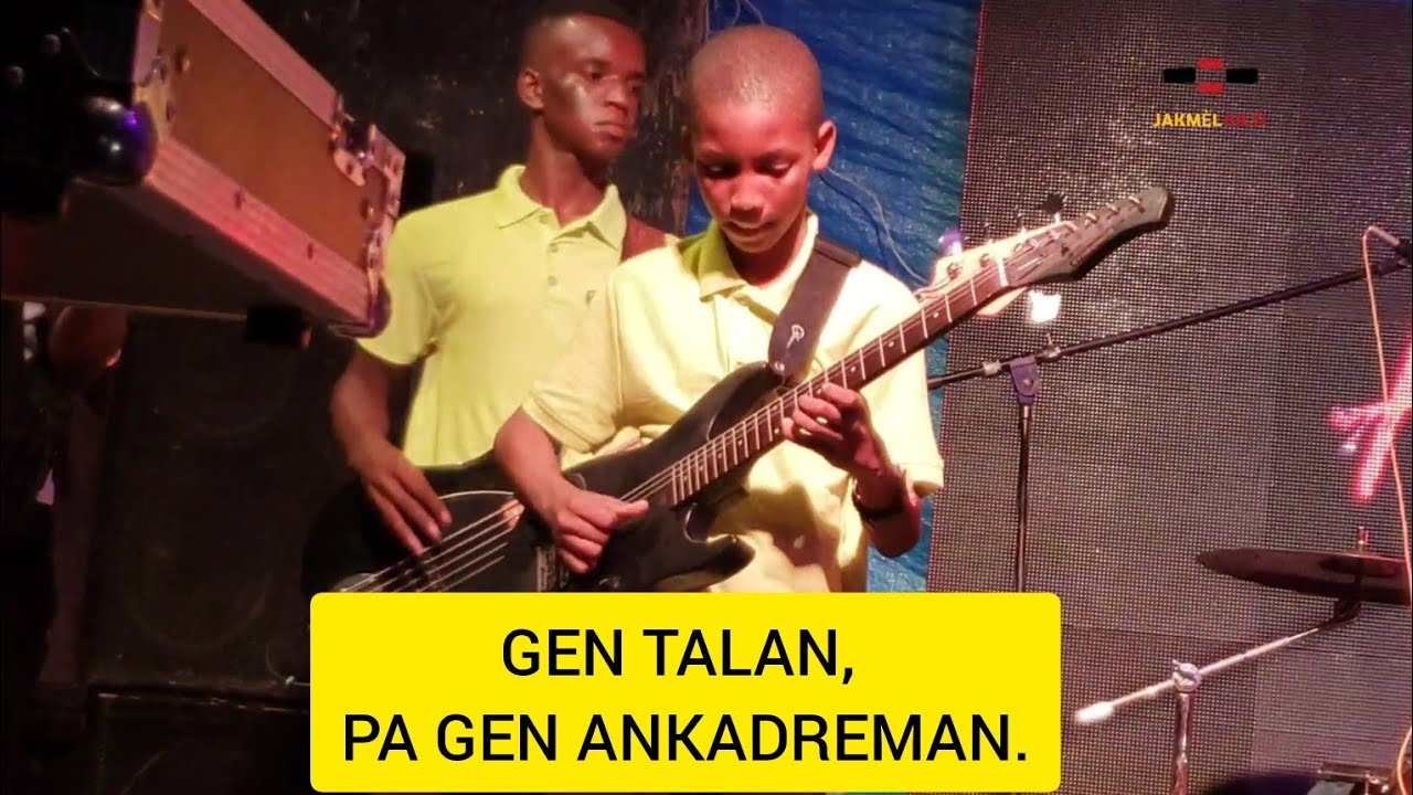 VIN GADE KIJAN YON JAZZ TIMOUN AP BYEN JWE NAN VIL JAKMÈL | T-CAJUSTE ...