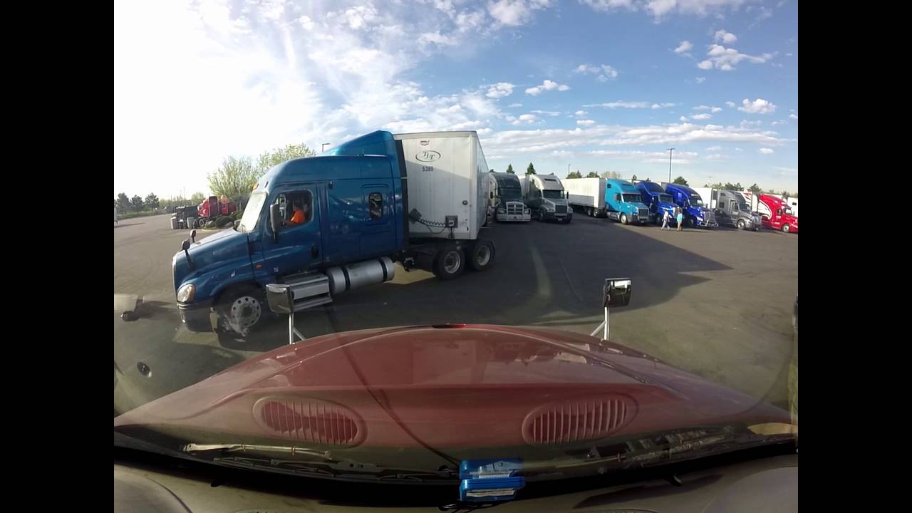 SWIFT TRANSPORTATION Backing Accident "FAIL" in reverse ??? - YouTube