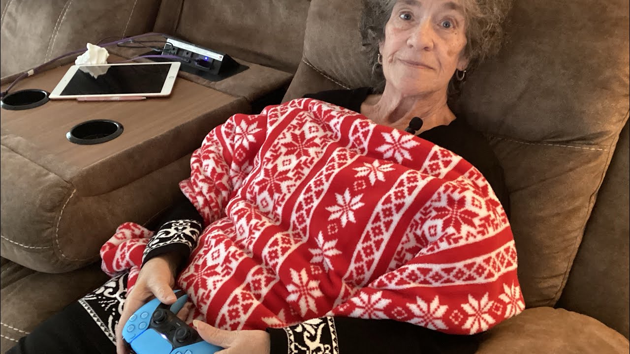 🔴 TEACHING GRANDMA HOW TO USE A PS5 CONTROLLER LIVE🔴 - YouTube