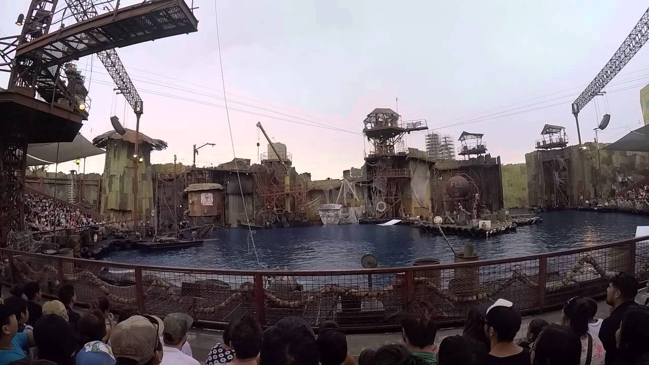 Universal Studio Los Angeles Waterworld - YouTube