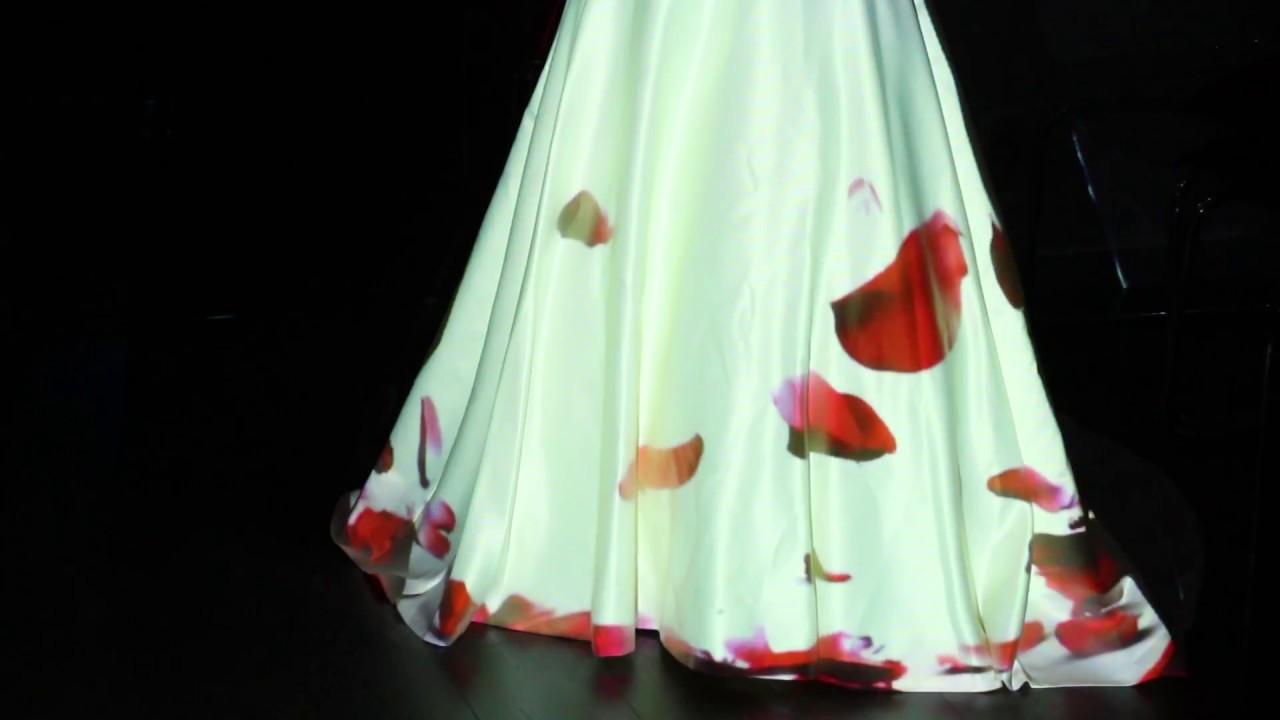 Video mapping wedding dress - YouTube