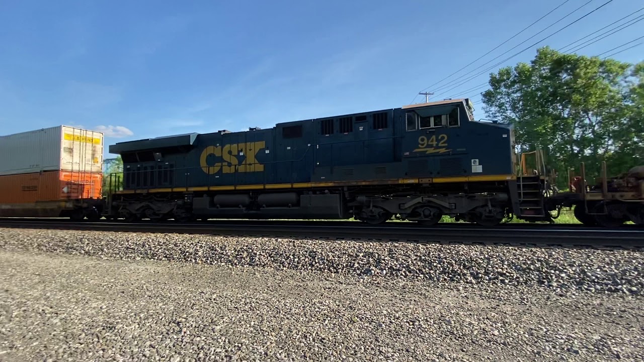 527: CSX q??? with friendly crew - YouTube