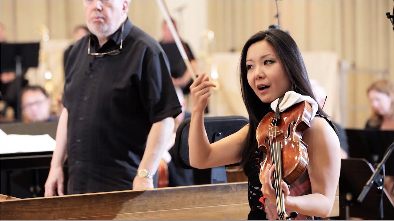 Yi-Jia Susanne Hou & Royal Philharmonic Orchestra - DakApp masterclass ...