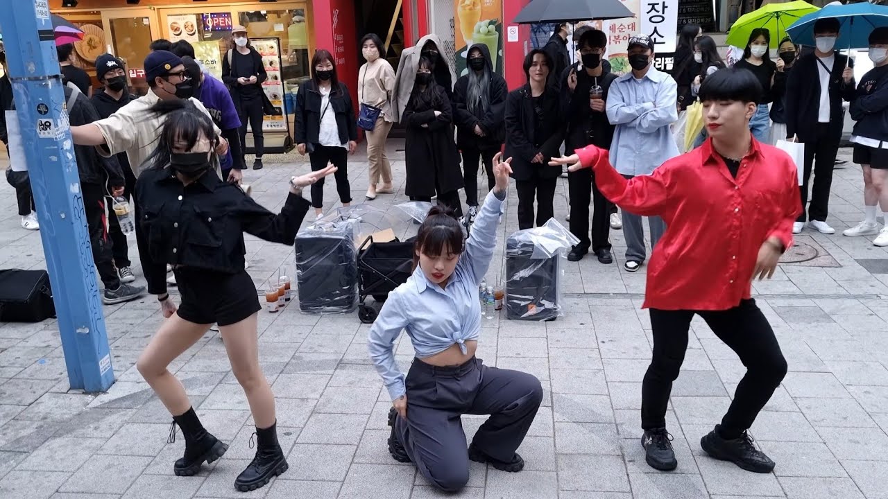 SUNDAY. RED CREW. HONGDAE STREET BEAUTIFUL ATTRACTIVE BUSKING. - YouTube