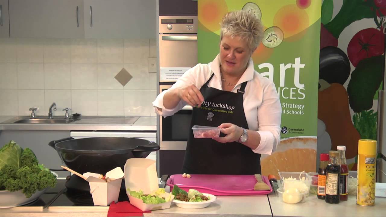 Cooking tips for healthy tuckshop meals -- Stir frying - YouTube