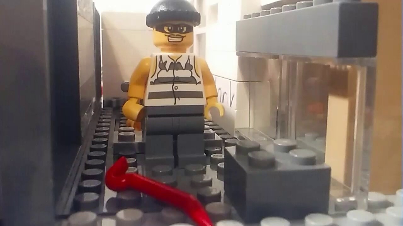 Lego museum diamond heist - YouTube