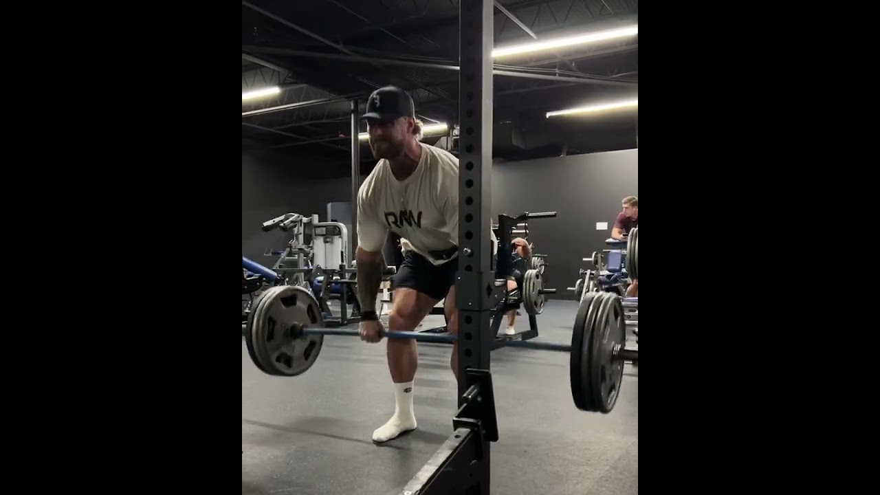 CBUM BENT OVER BARBELL ROW 140 KG TOTAL - YouTube