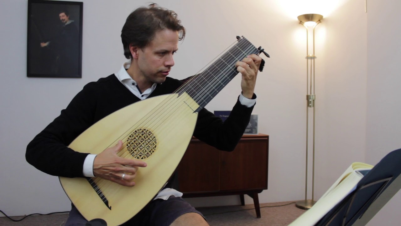 Silvius Weiss Menuet F Major - YouTube