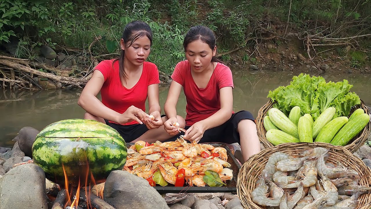 cooking-shrimp-in-watermelon-with-peppers-sauce-eating-delicious