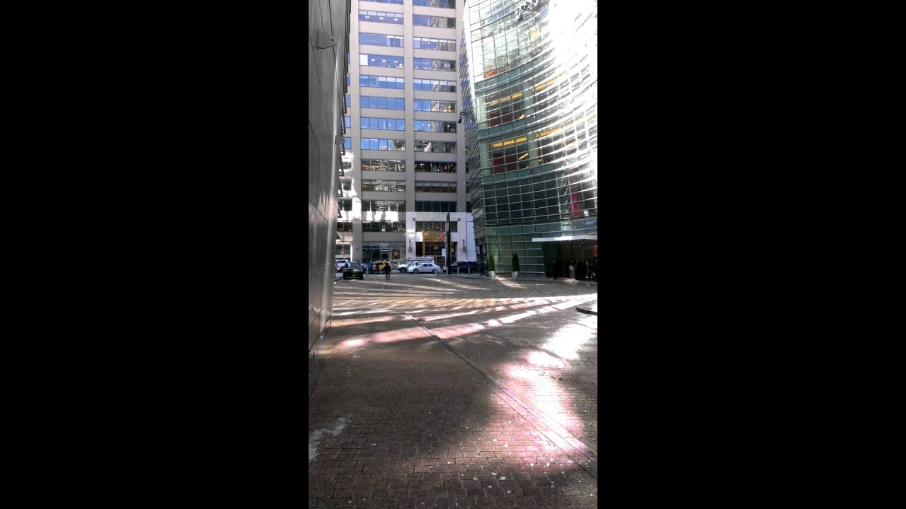 Ice Falling From Buildings in NYC - YouTube