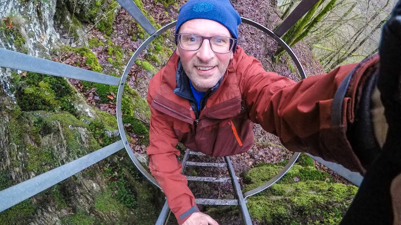 Belgium 2020-01-04: Hiking Rochehaut (Promenade des Echelles) - YouTube