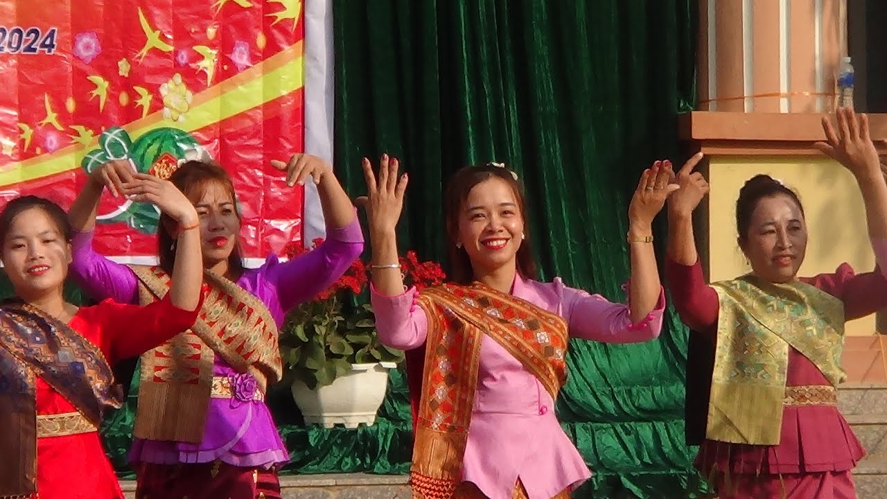 Các bài múa Lào của 3 bản Co Kham, Mường Luân 1 vs 2| Khai xuân Tết ...