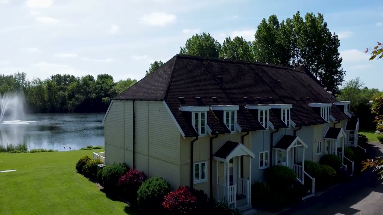 93 Isis Lake, South Cerney - Beautiful Holiday Home in the Costwold ...