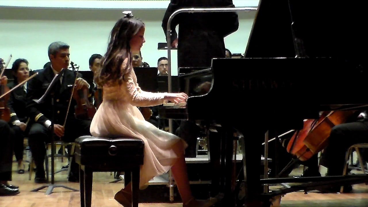 MARIA HANNEMAN VERA - CONCERTO 23 IN A, K. 488, ALLEGRO - MOZART - YouTube