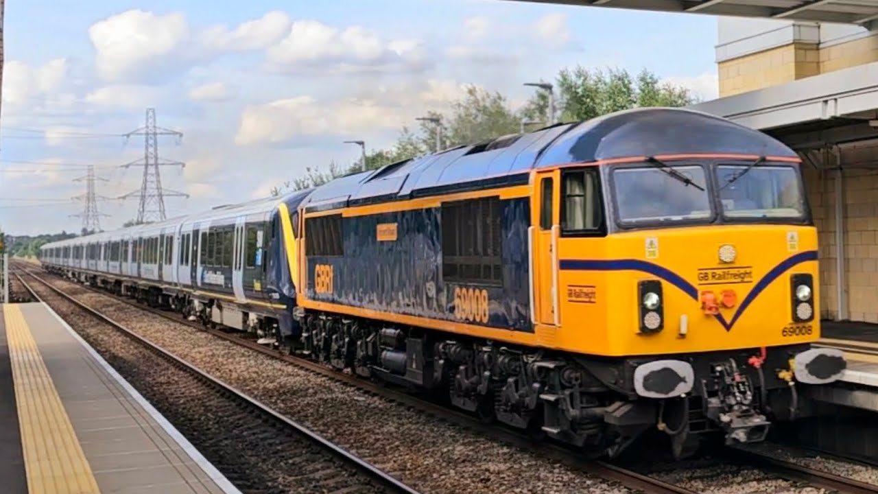 Class 69: GBRf 69008 Hauls SWR 701025 Through Green Park (Reading ...