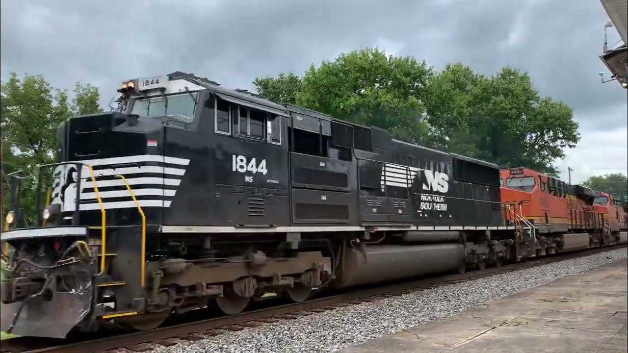 NS 1844 leads (BNSF 8385 GECX 4940 EX BNSF) on NS 25A Passing Through in Boyce VA - YouTube