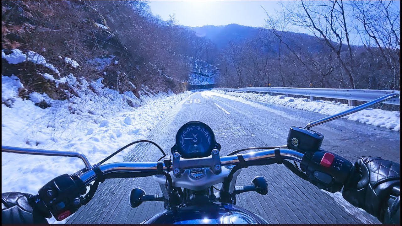Triumph Bonneville Speedmaster 1200 exhaust sound - Snowy Mountain Ride ...