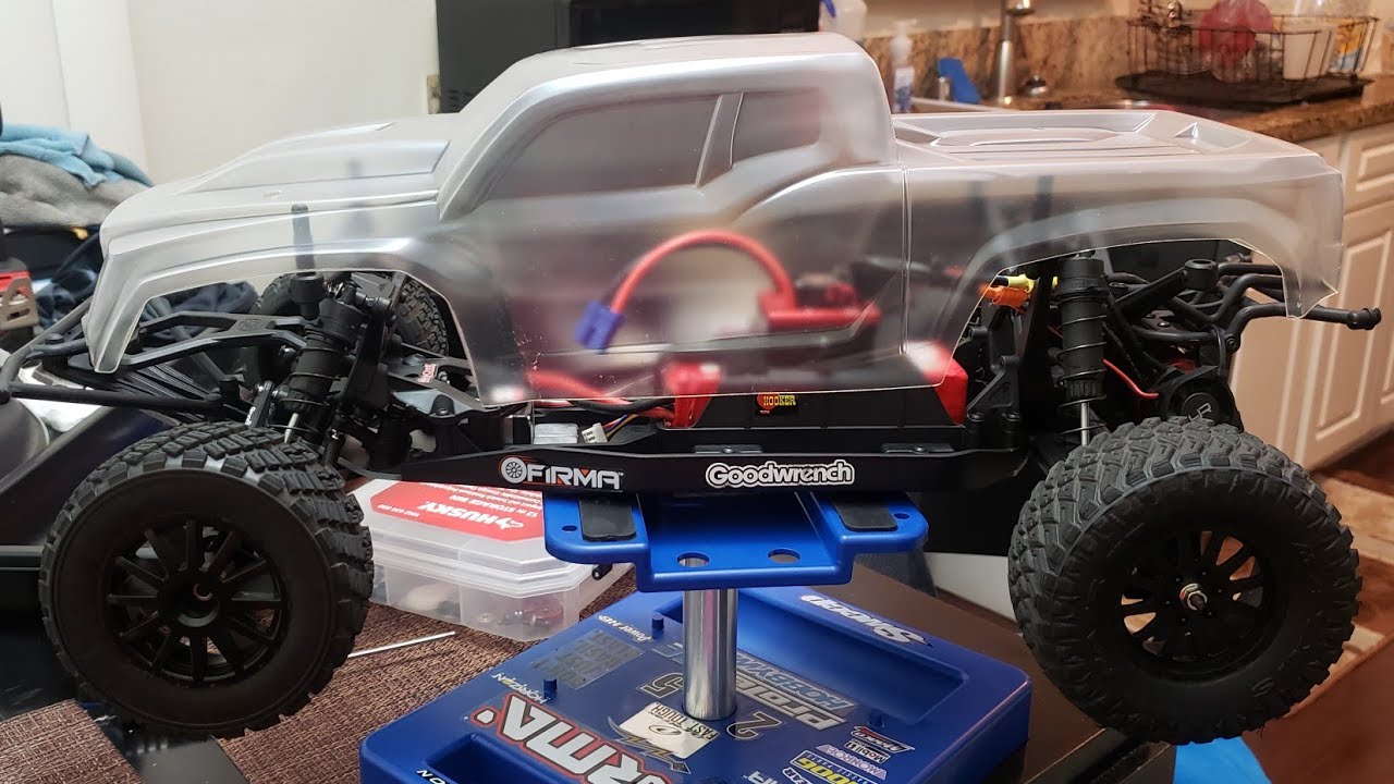 My First time painting a (RC car) body - YouTube