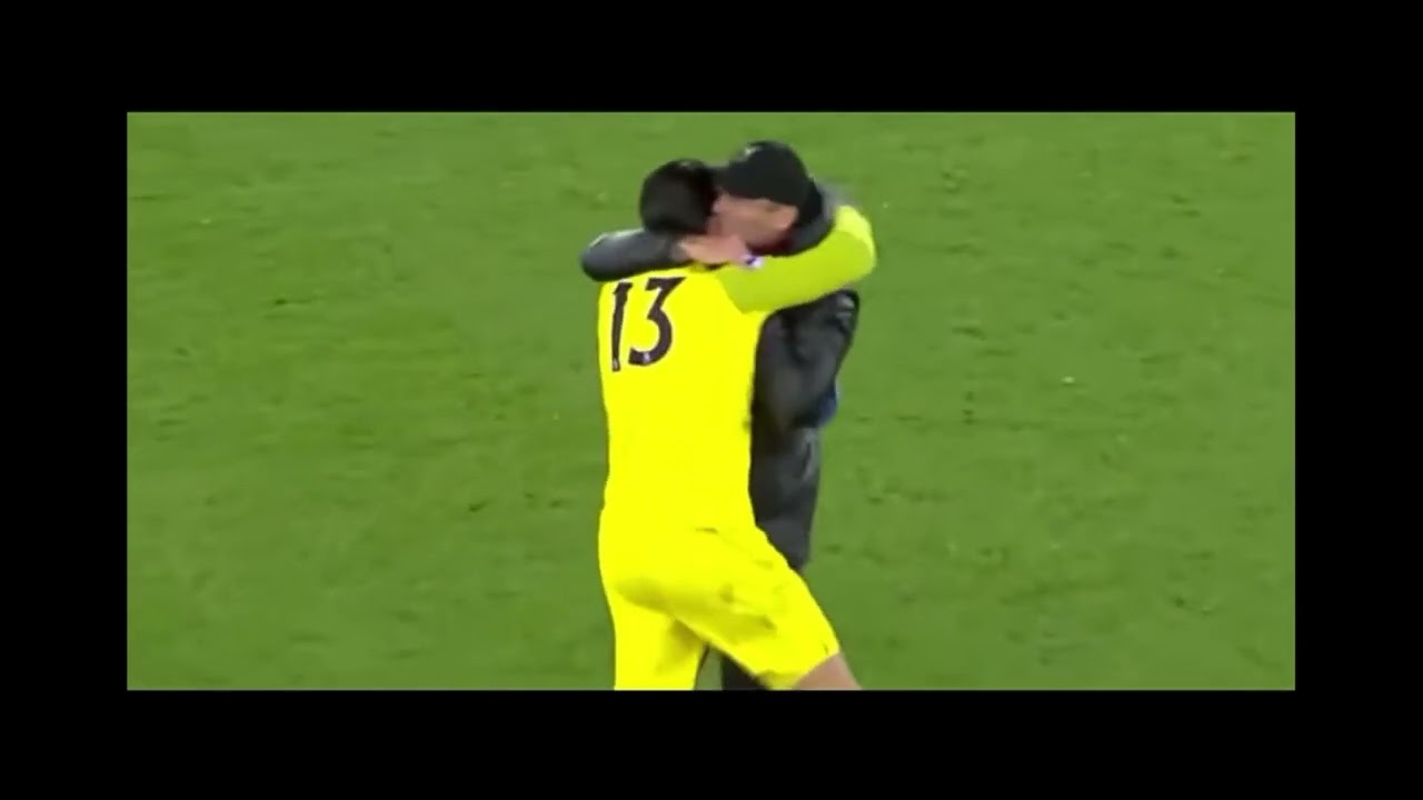 Jürgen Klopp running with piercing light song #liverpool #jurgenklopp # ...