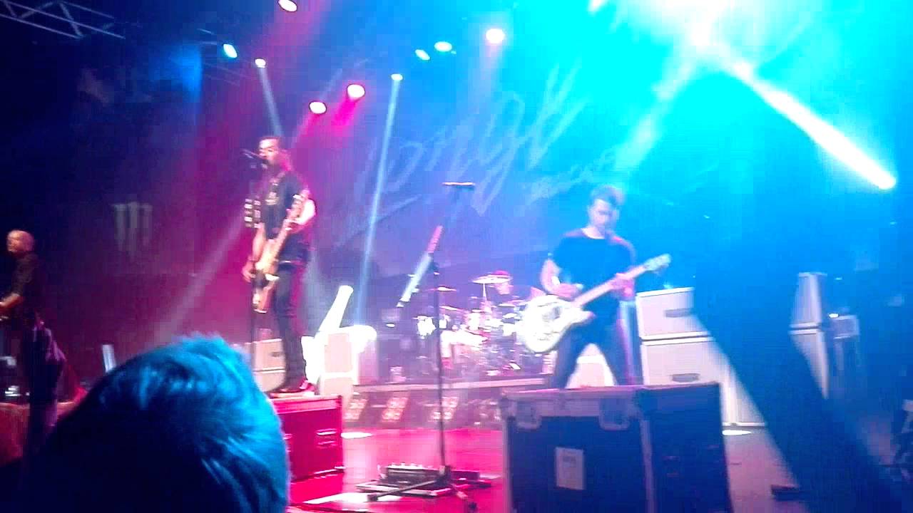 Simple Plan - Can't Keep My Hands Off You @ Longlive Rockfest - Lyon ...