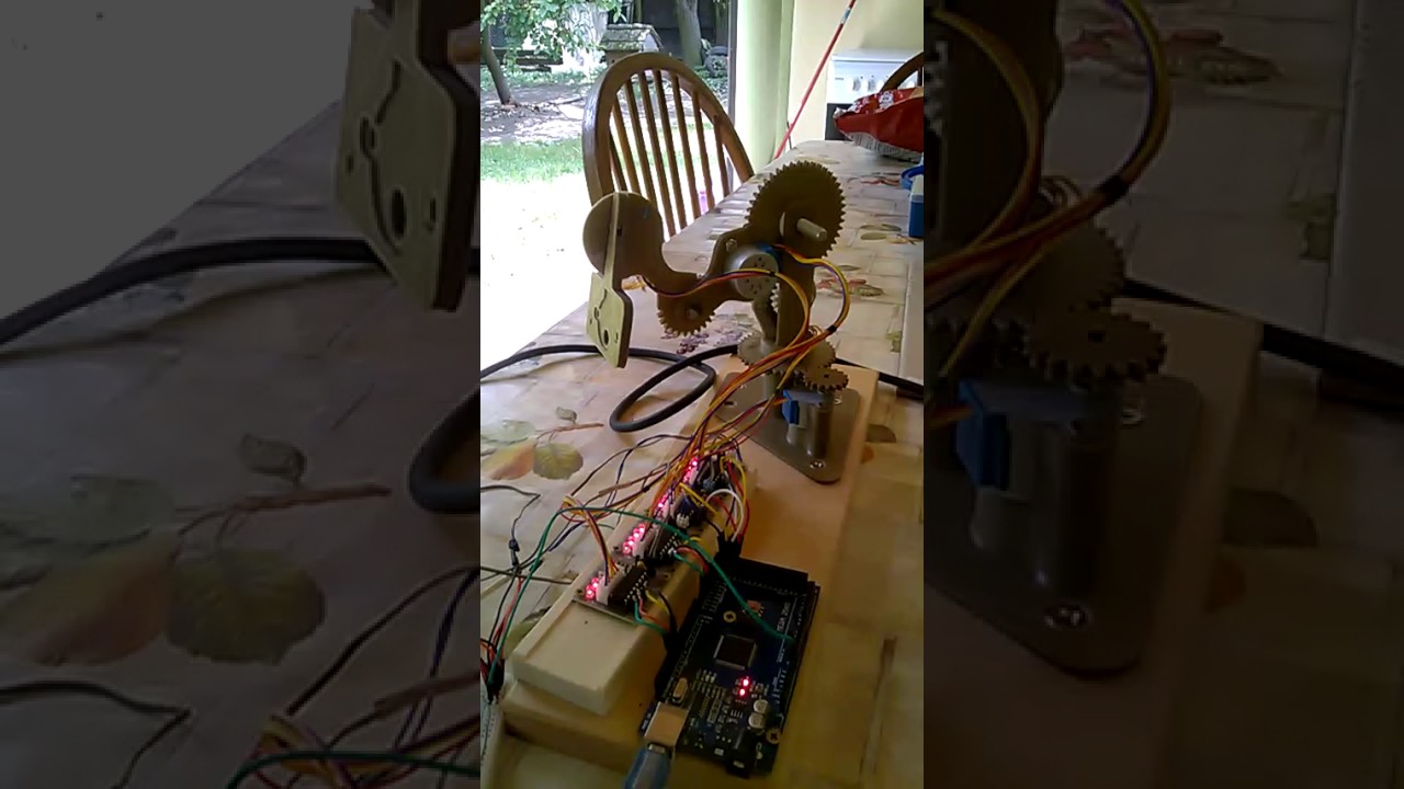 Small 3D printed RRRR robot - YouTube