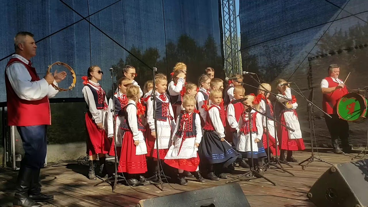 "Muzyk nocy" piosenka o młodości - "Niedźwiadki" -Skansen w Tokarni ...