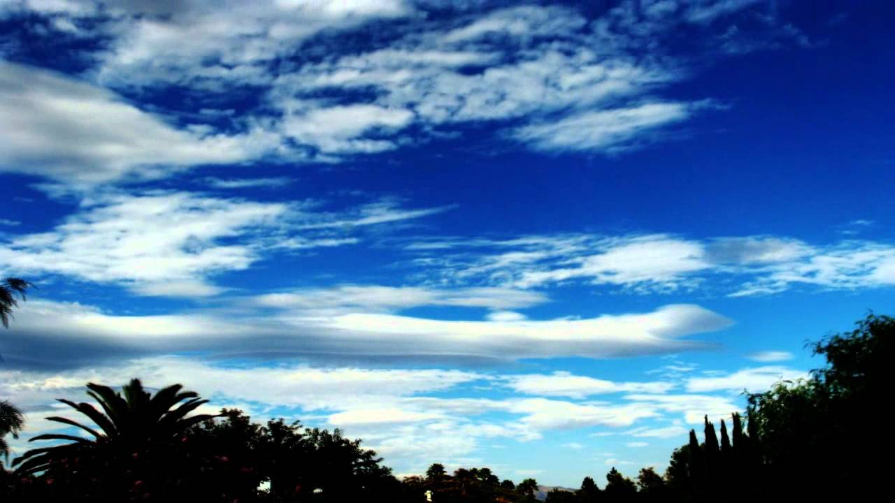 Cool lenticular standing wave cloud forming in timelapse V11986 - YouTube