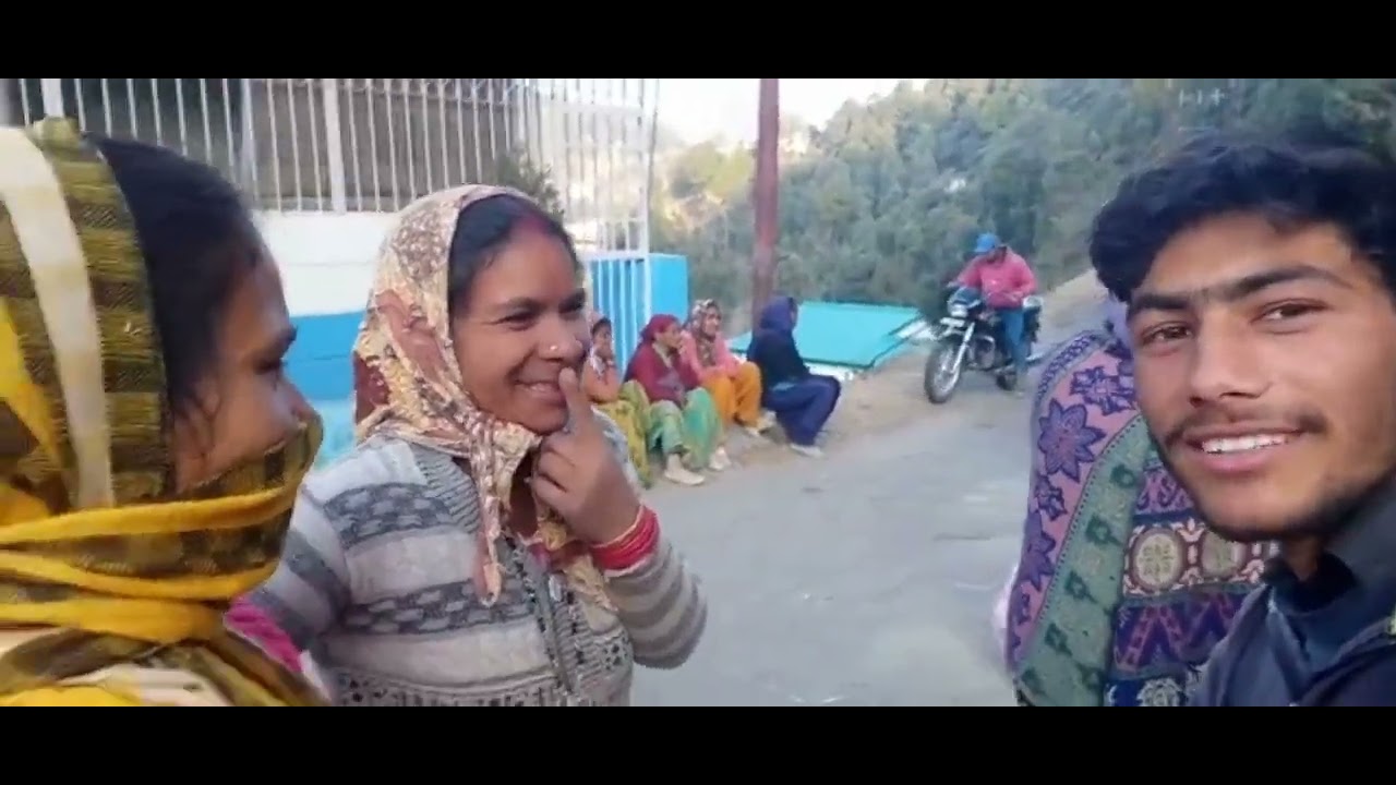 Pahadho 🏡me ese👆 ki jati h ek🤟 dusre ki🤝 help😊 - YouTube