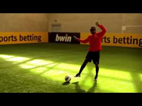 Telepathic football  Yorke & Cole vs Rooney, Welbeck & Hernandez