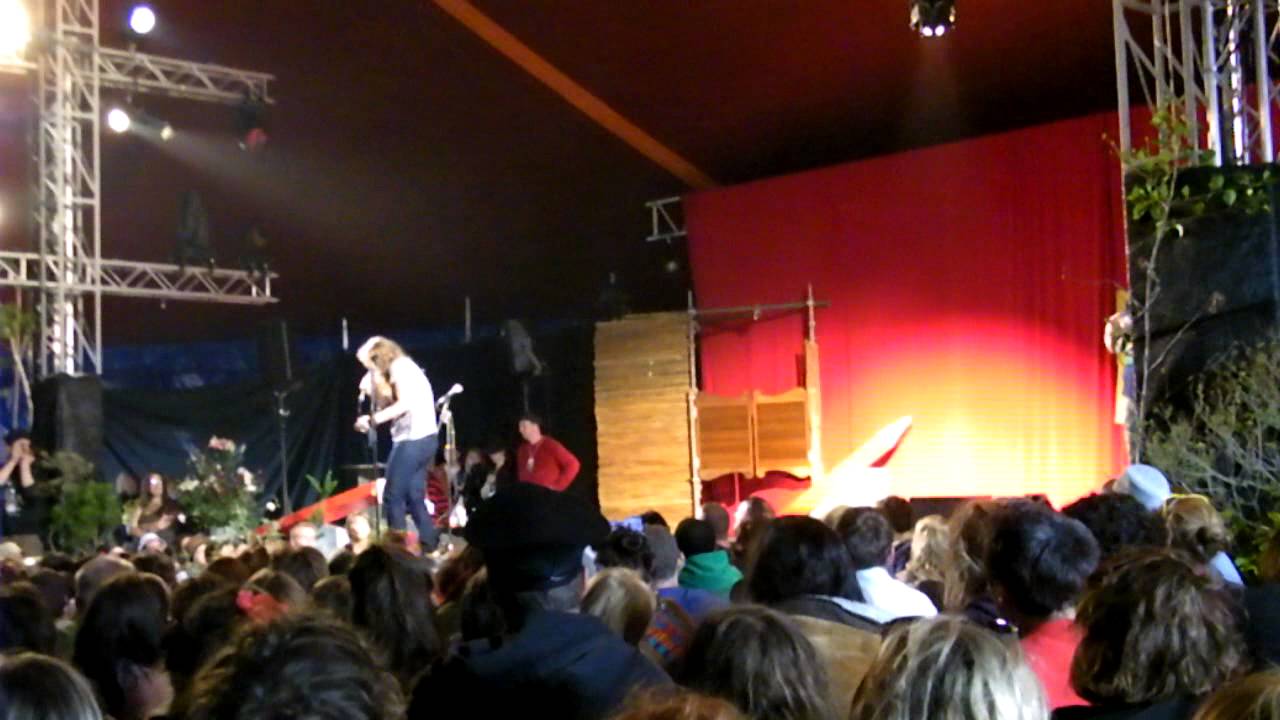 Kate Tempest - 13 Commandments - Glastonbury 2013 - YouTube