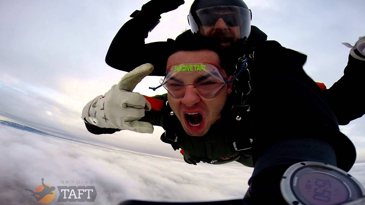 Andrew Murga Skydive Taft. - YouTube