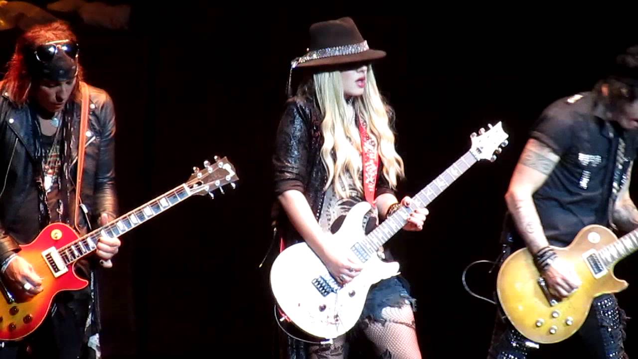 Orianthi Guitar solo - Alice Cooper at Gibson Hollywood 2013 - YouTube