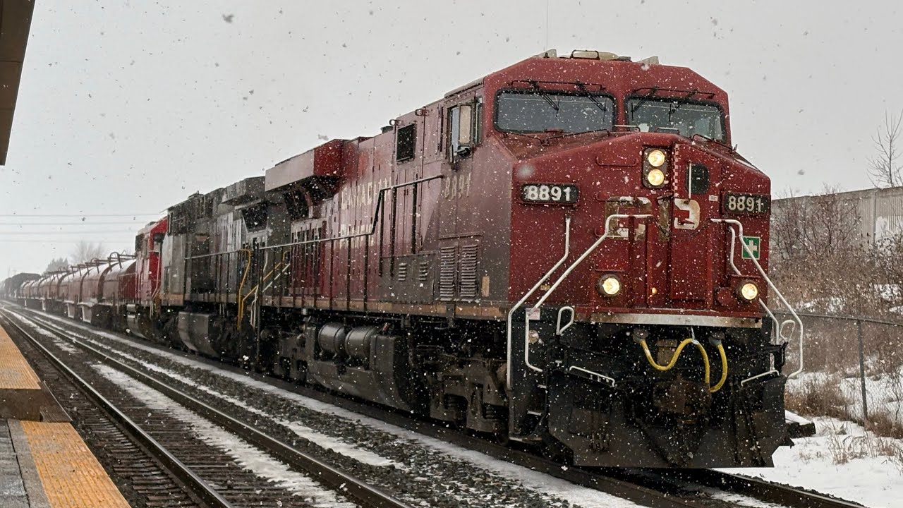 MIXED POWER! CP 8891, KCSM 4527, CP 4427 at Lisgar (FEB 4, 2025) - YouTube