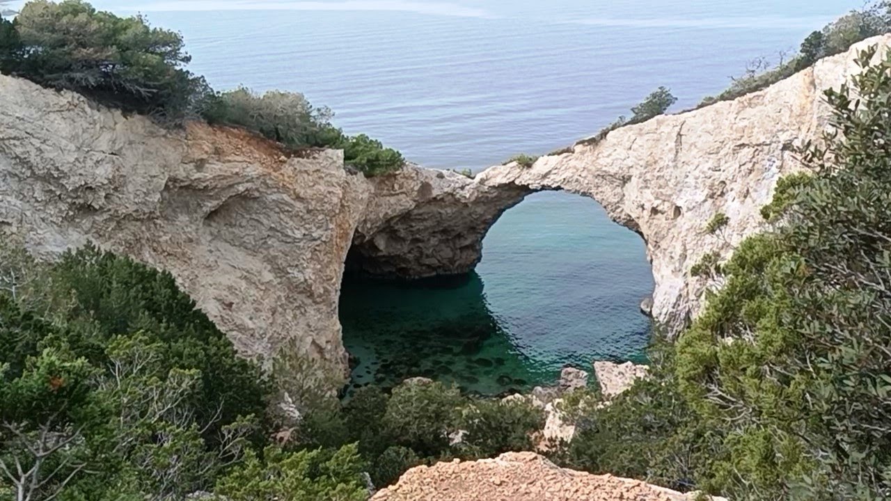 Δείτε πως θα πάτε στην Σπηλιά της Φώκιας, αλλά δεν ξέρω πως θα φύγετε ...
