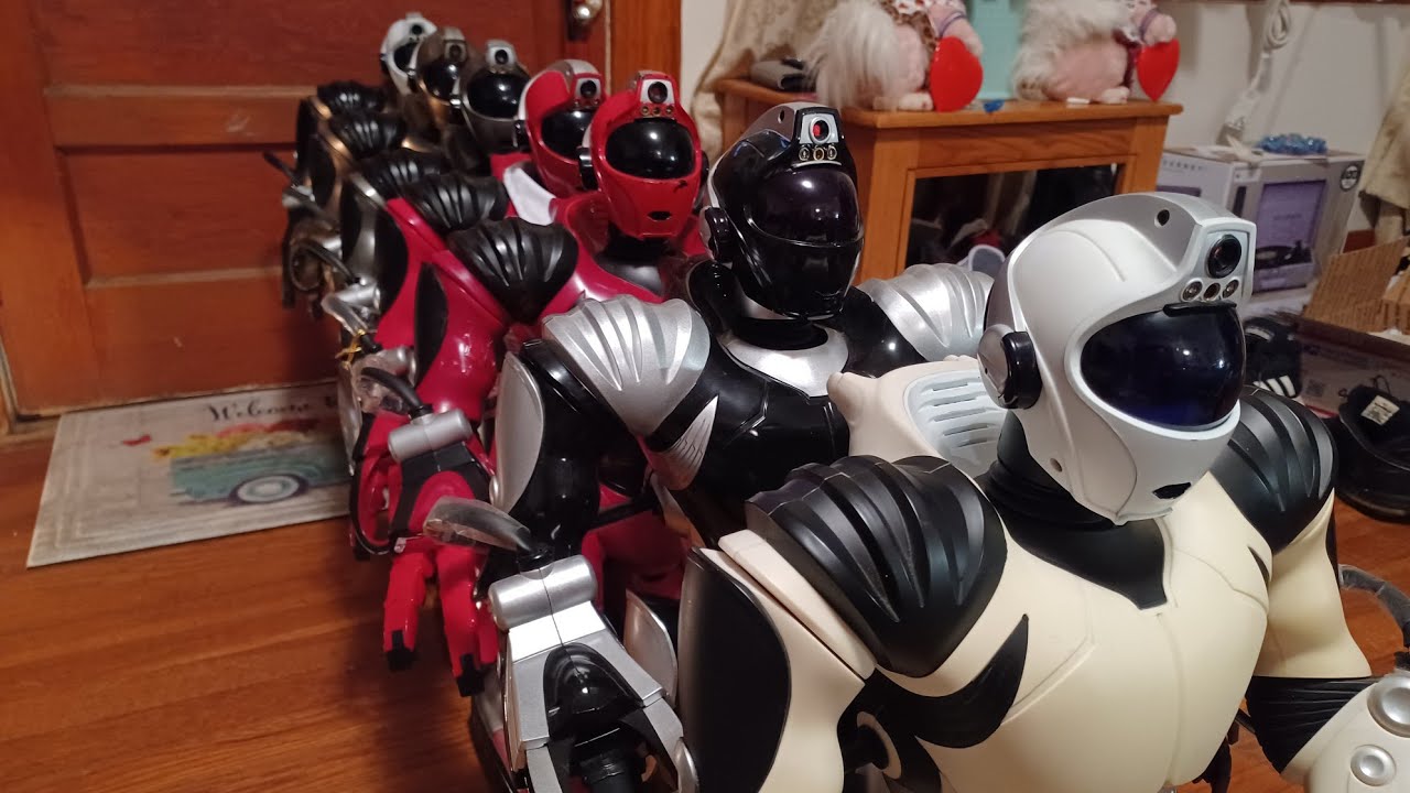 Testing Some Of My Robosapien V2 (Part 1) - YouTube