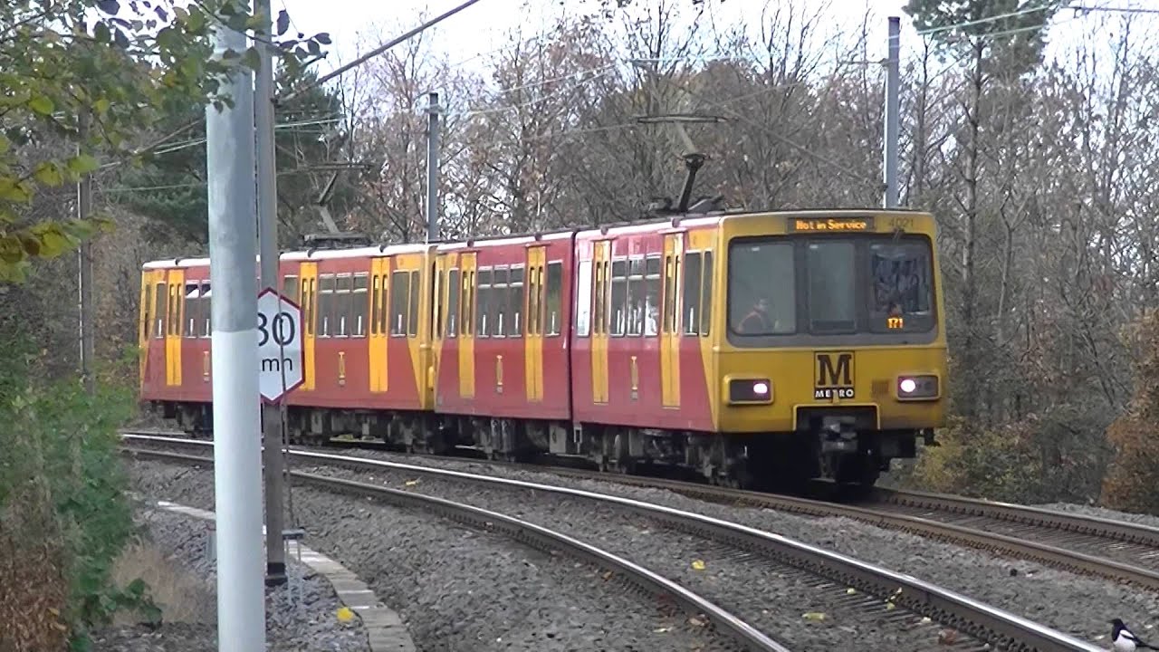 Tyne and Wear Metro - Metrocars 4021 and 4087 passing Wansbeck Road ...