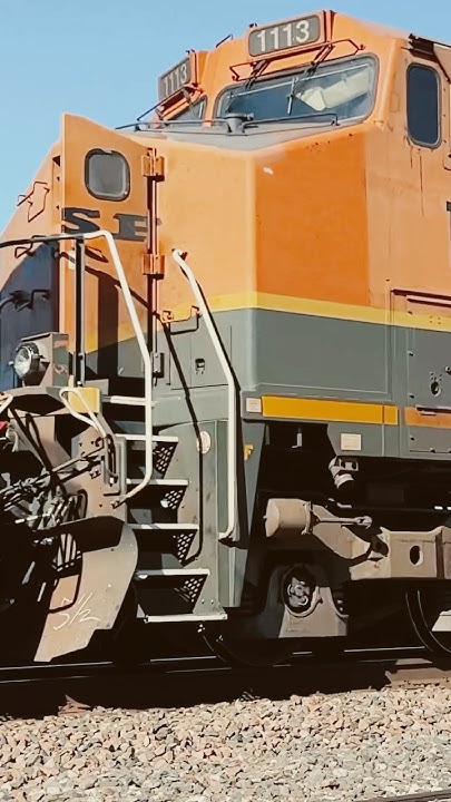 H1 Dash 9 trailing on Fast BNSF Manifest train! #bnsf #bnsftrains #bnsfrailway - YouTube