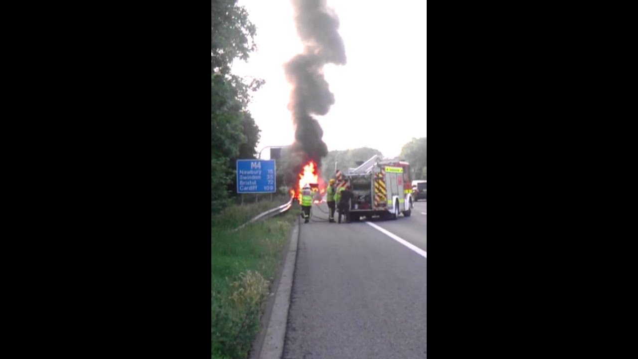 BMW X5 FIRE M4 Motorway - YouTube