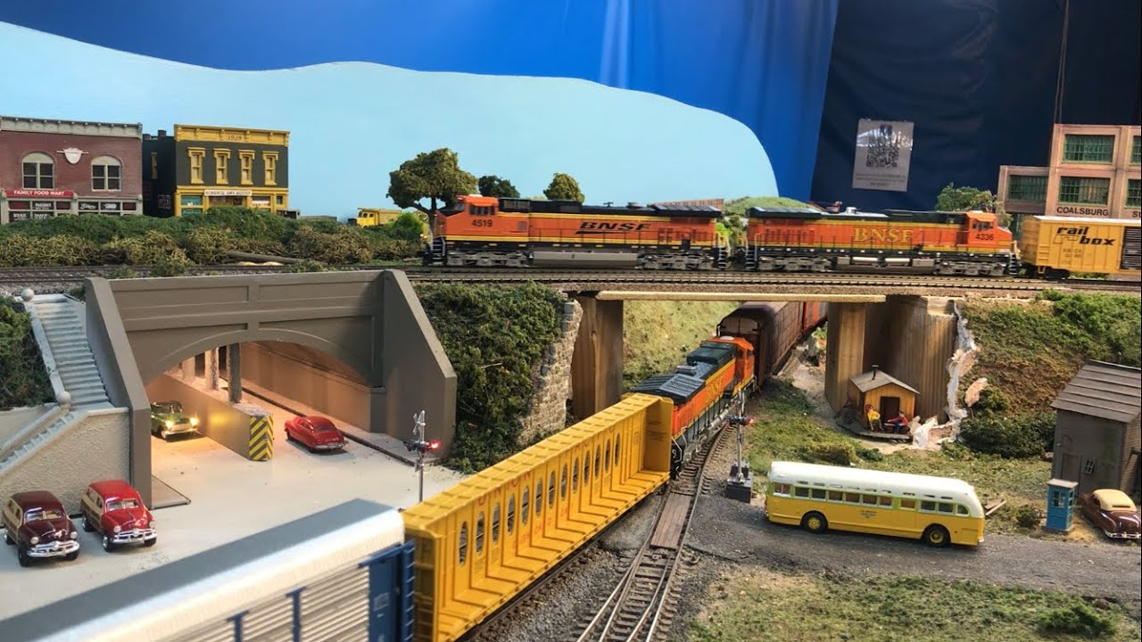 BNSF HO Scale Mega Manifest Train 100+ Cars And Mid Train DPU! - YouTube