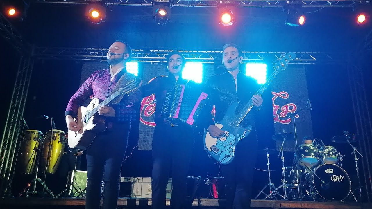 Raúl Hernández Jr - Cielito Lindo (En Vivo) #raulhernandezjr #muzquiz # ...