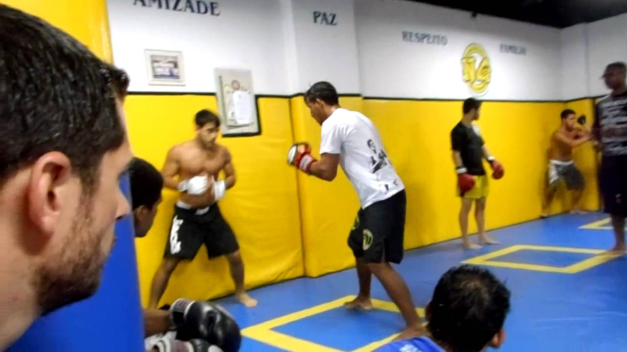 entrainement free fight entre 2 combattants pro à rio - YouTube