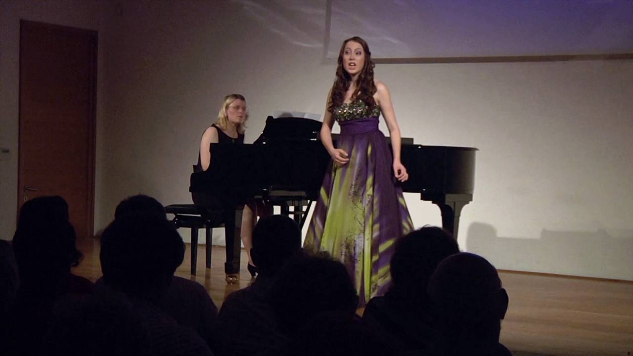 Maja Triler (sopran), Maren Donner (piano); "V spominsko knjigo" ;B ...