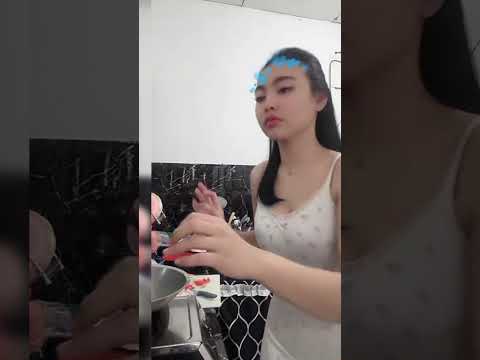 Live tiktok Gadis cantik lagi masak bahenol pol