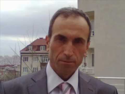 Doğan Keleş Evlerinin Önünde Yapar Araba